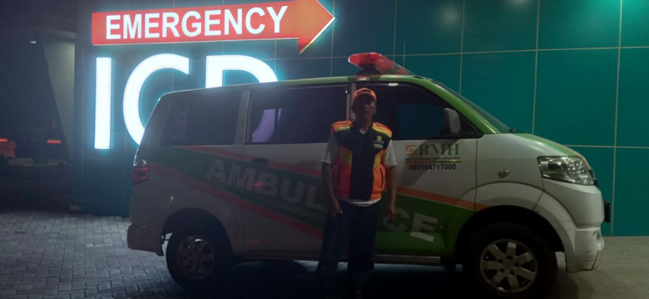 Laznas BMH Siagakan 7 Ambulan Bantu Korban Tragedi Kanjuruhan - BMH